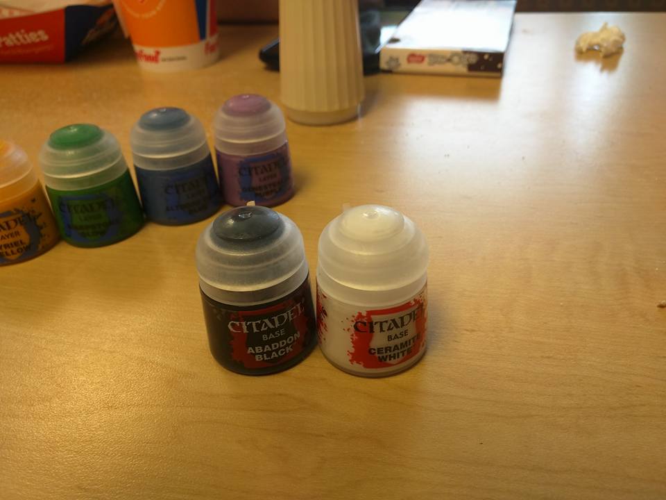 5 Types of Paint for a Basic Starter Set | Know Direction